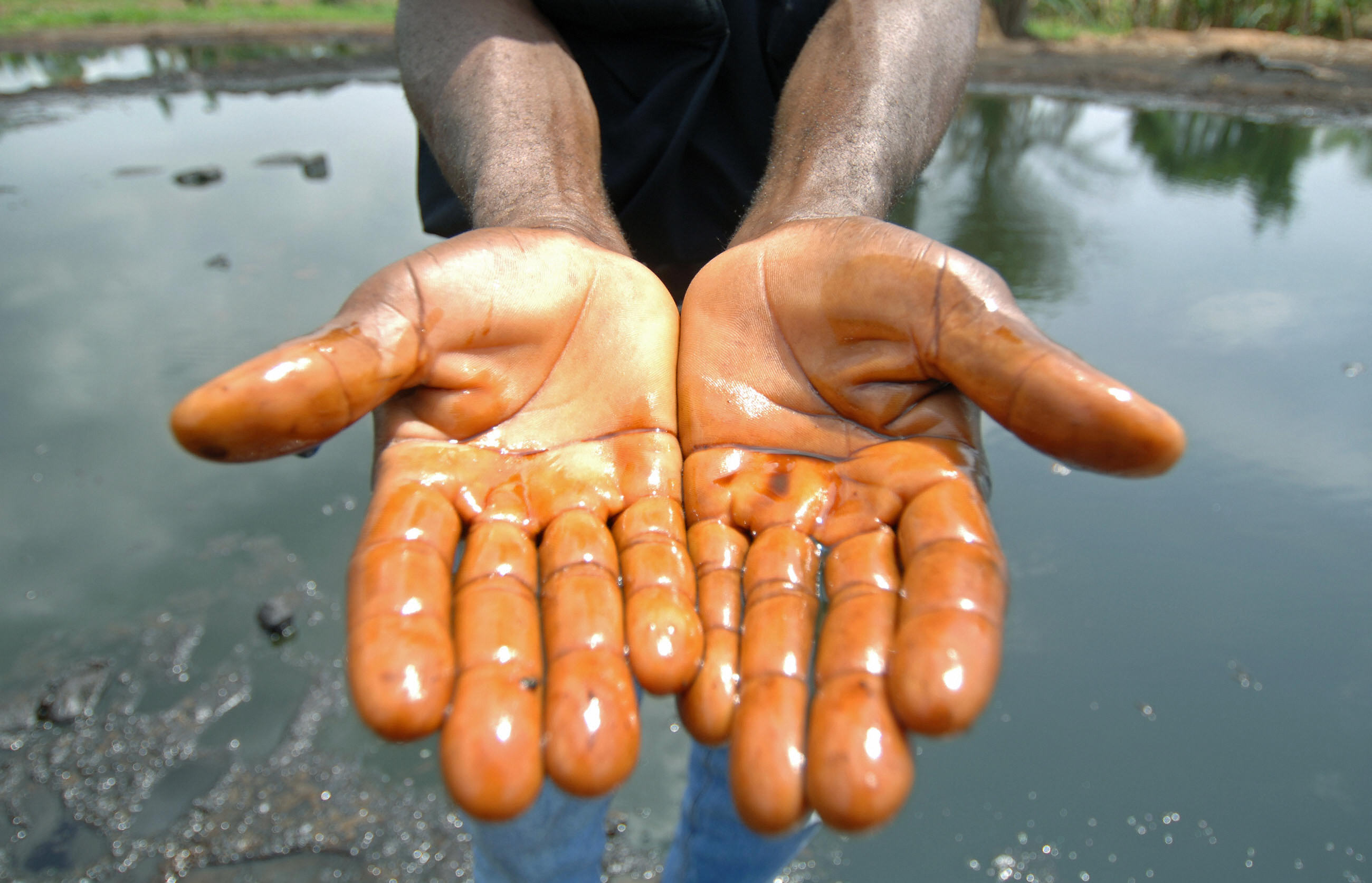 Niger Delta oil spills: Nigerian villagers sue Shell over pollution ...