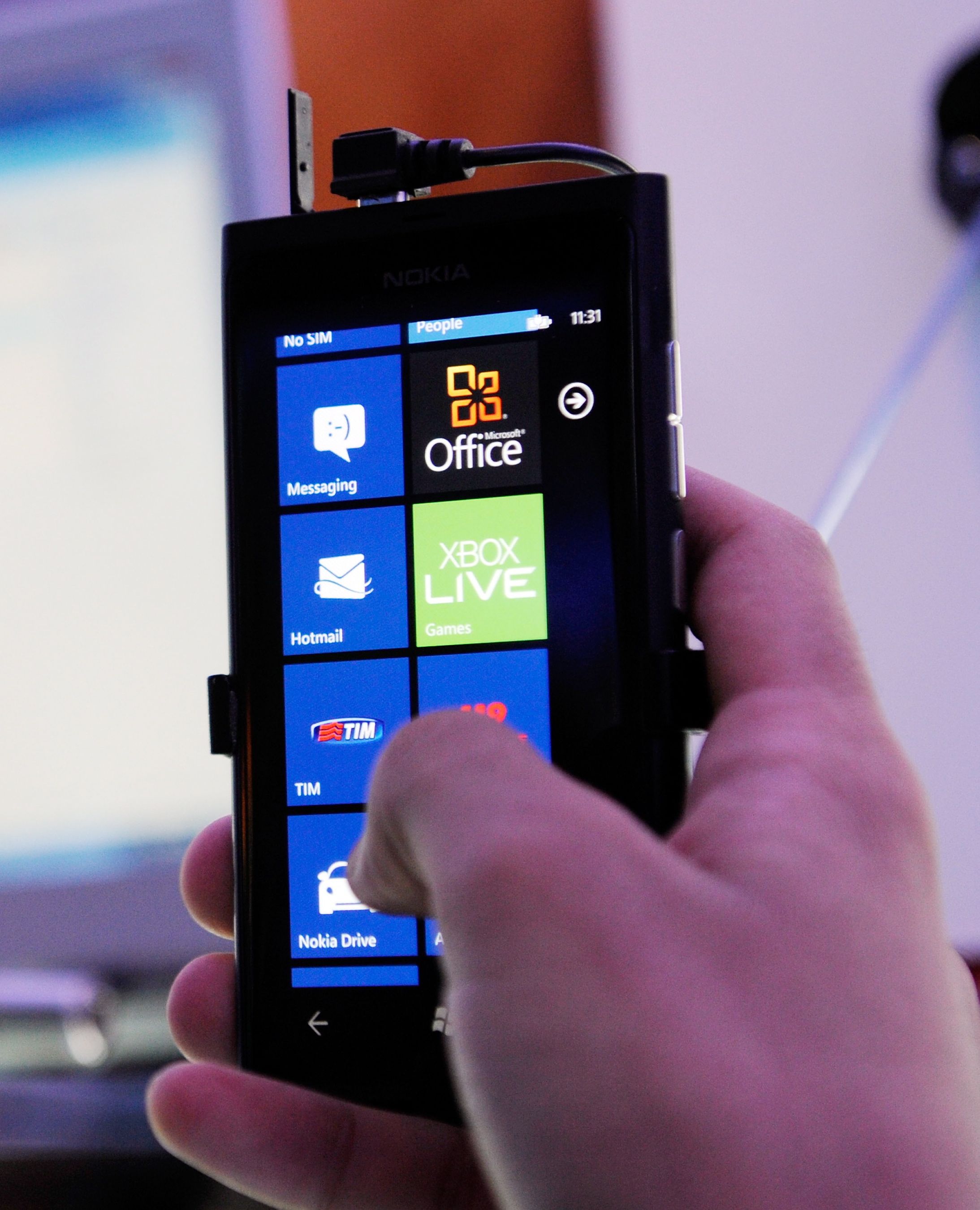 Nokia to cut 10,000 jobs as market share plumets - The World from PRX