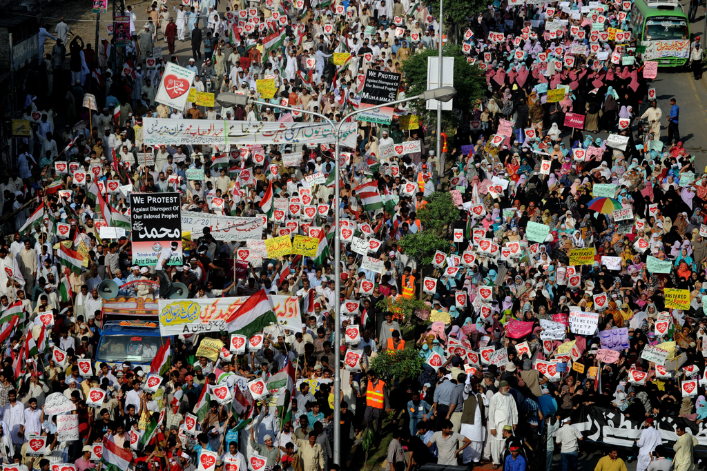 US issues travel warning for Pakistan as protests continue (VIDEO ...