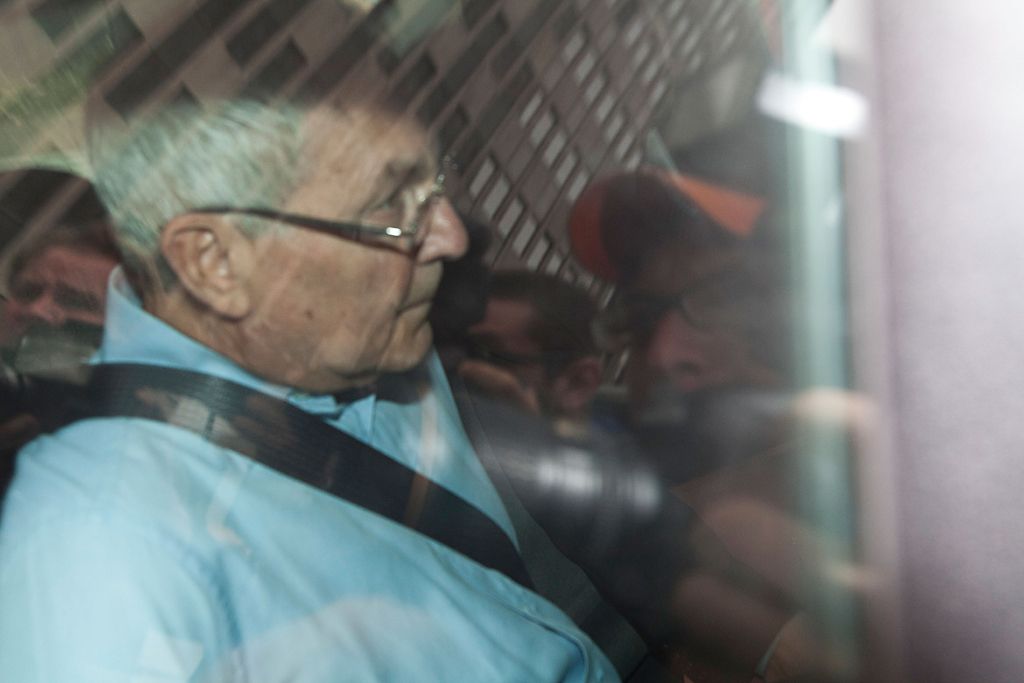 Peter Madoff to serve 10 years in prison for involvement in Ponzi ...