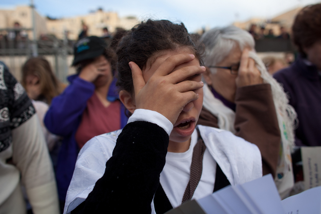 Women's fight for equal prayer rights divides global Jewish community ...