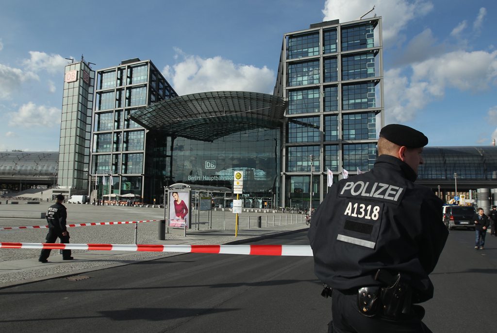 Unexploded World War 2 bomb found near Berlin train station - The World ...