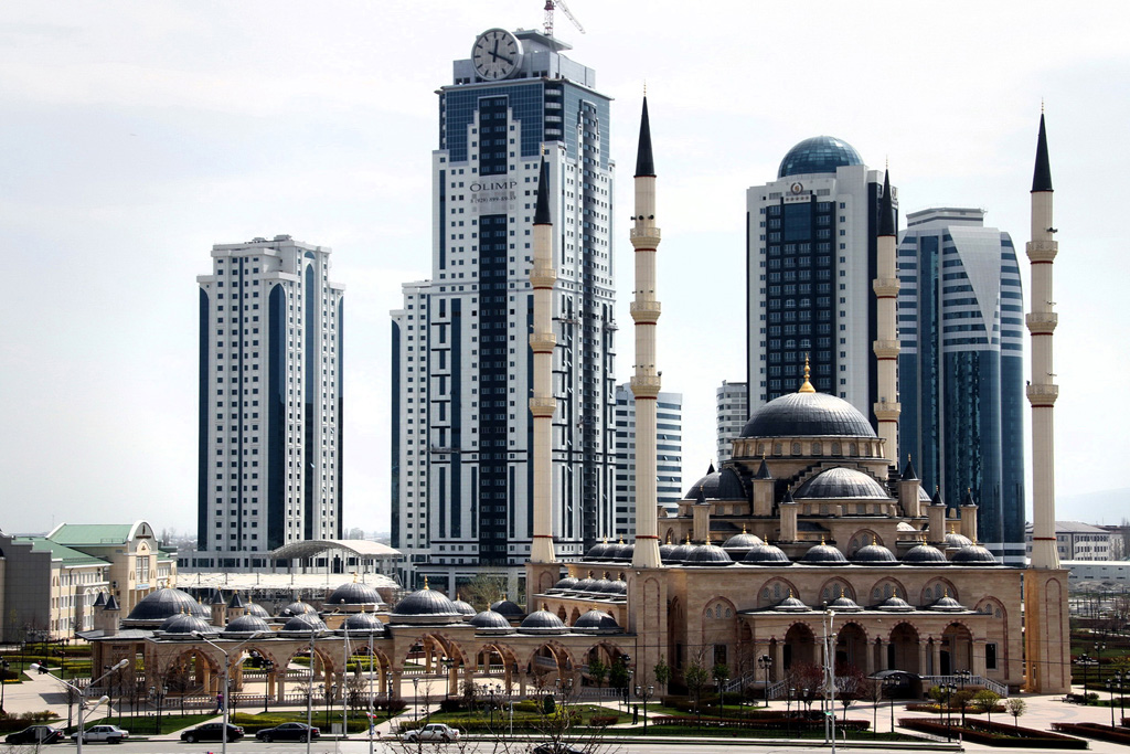 Skyscraper fire destroys gleaming tower in center of Grozny, Chechnya ...