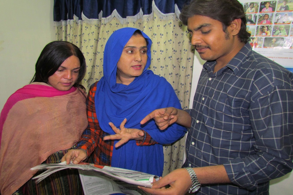 Transgender Pakistanis run for office - The World from PRX