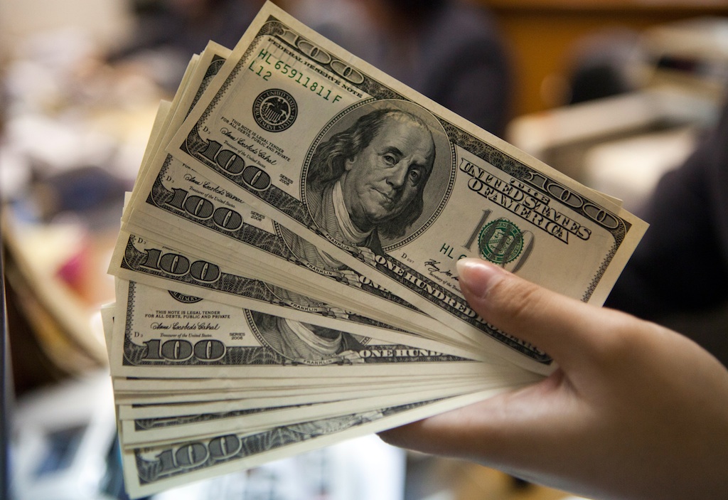 $1.2 million in $100 bills stolen from Swiss Air flight in New York ...