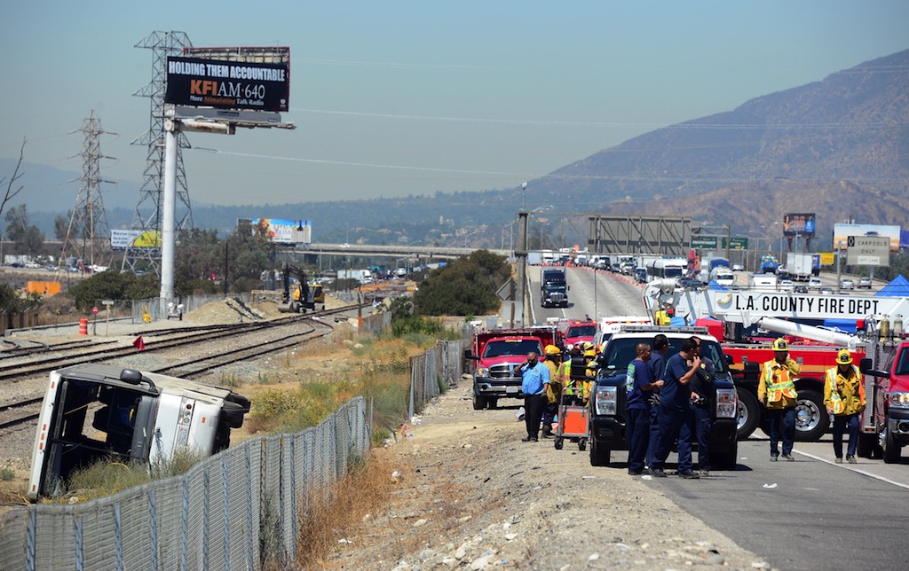 Passengers suffer 'blunt force trauma' in Los Angeles tour bus crash ...