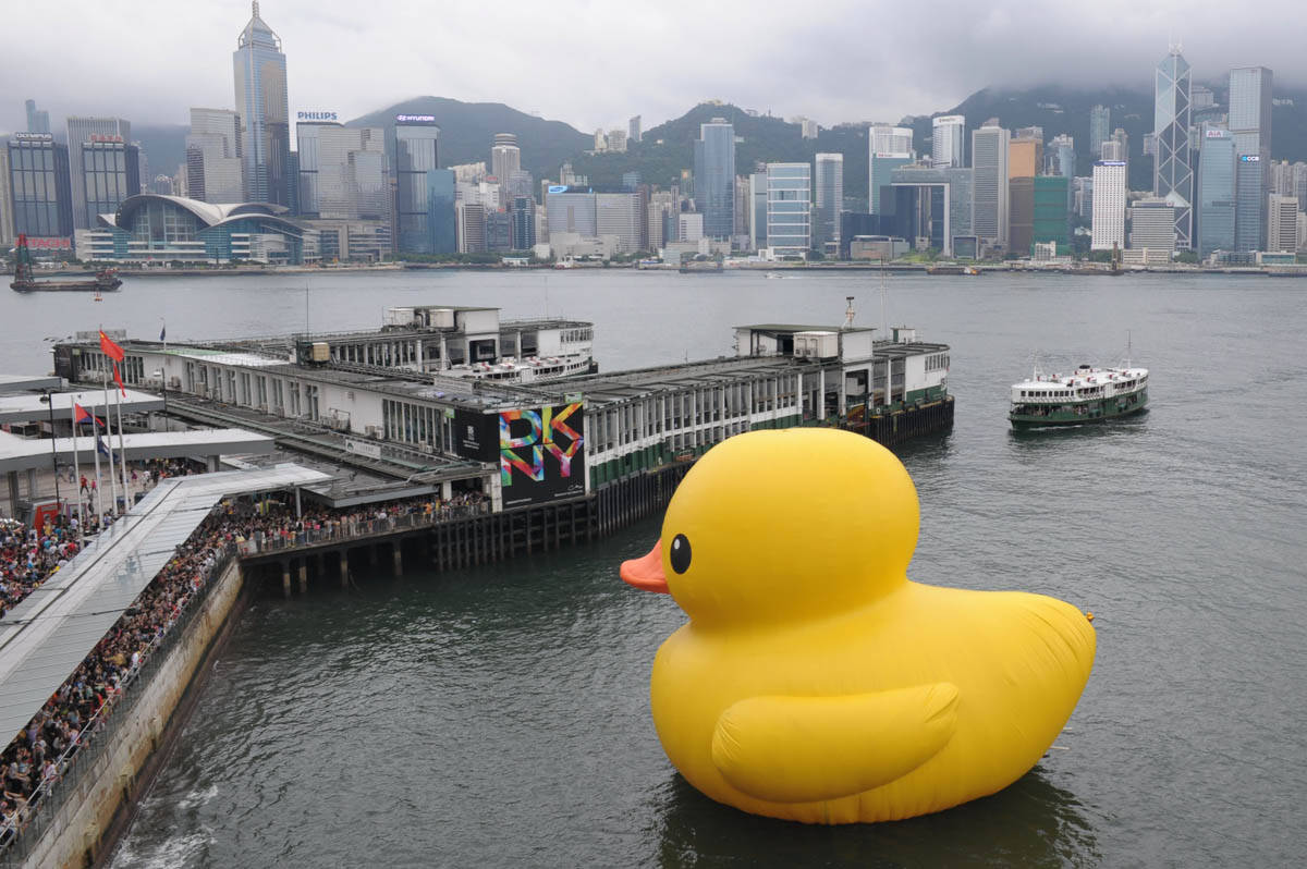 Giant rubber duck quacks off to Taiwan - The World from PRX