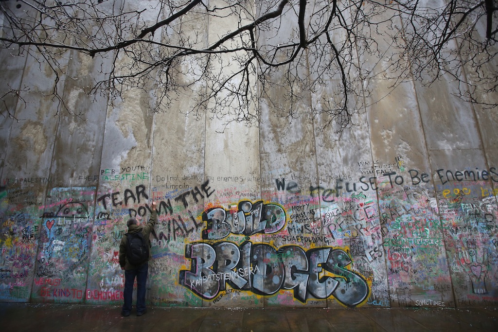 London erects replica of Bethlehem Separation Wall - The World from PRX