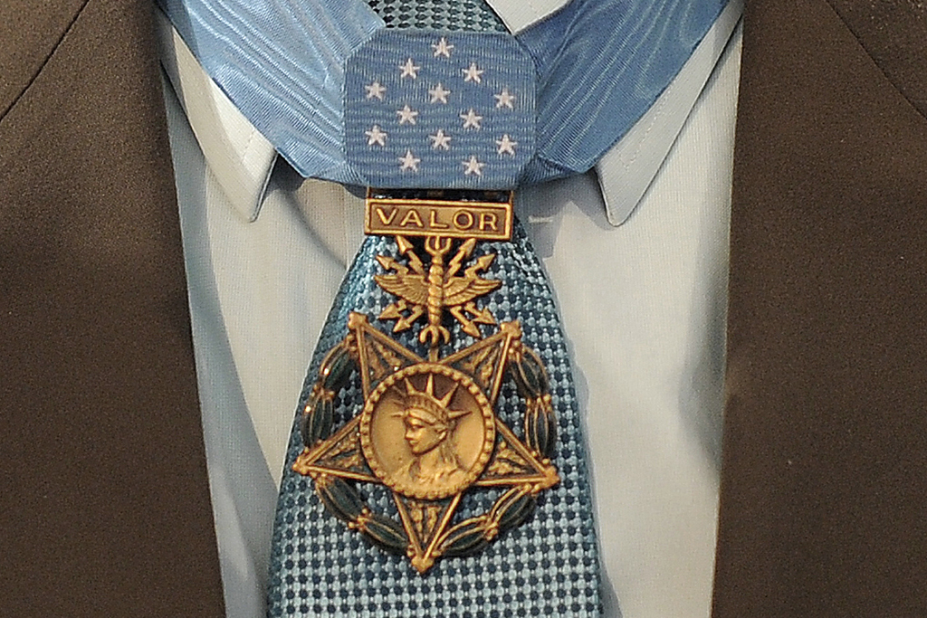 Obama presents Clinton Romesha with Medal of Honor (VIDEO) - The World ...