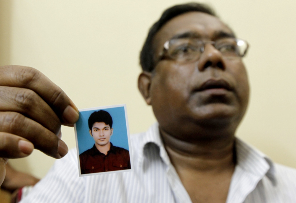 Accused Federal Reserve bomb plotter pleads guilty - The World from PRX