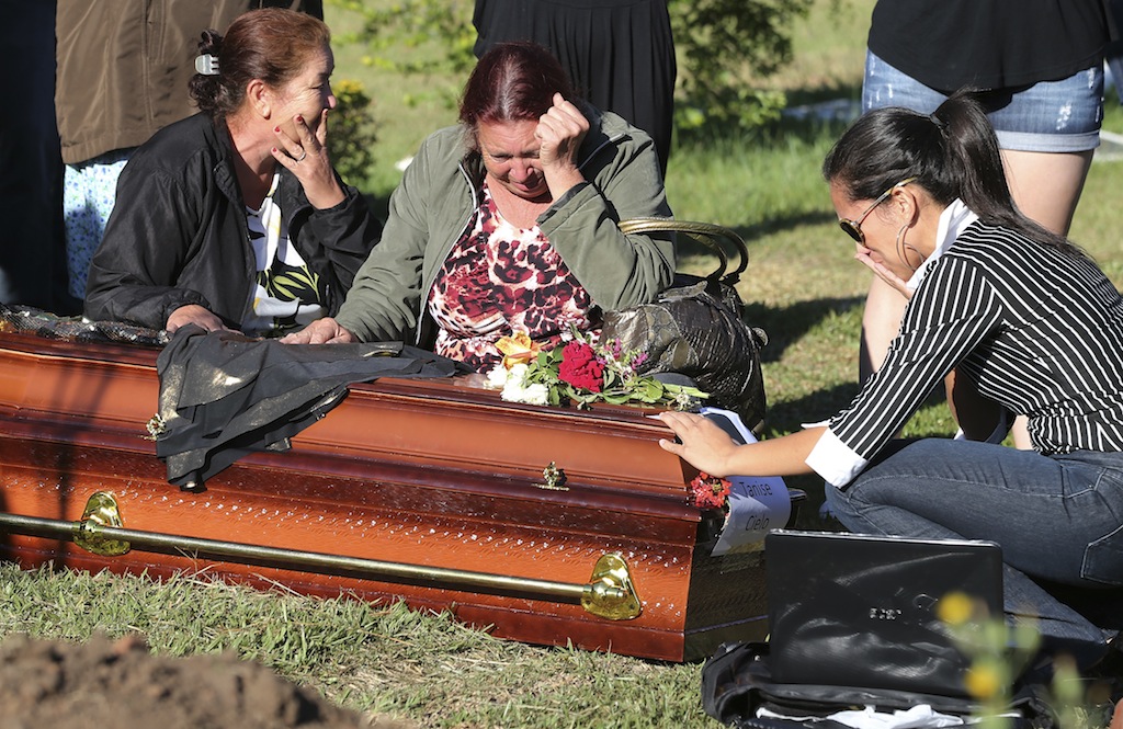 Relatives mourn for victims of Brazil's Kiss nightclub fire - The World ...