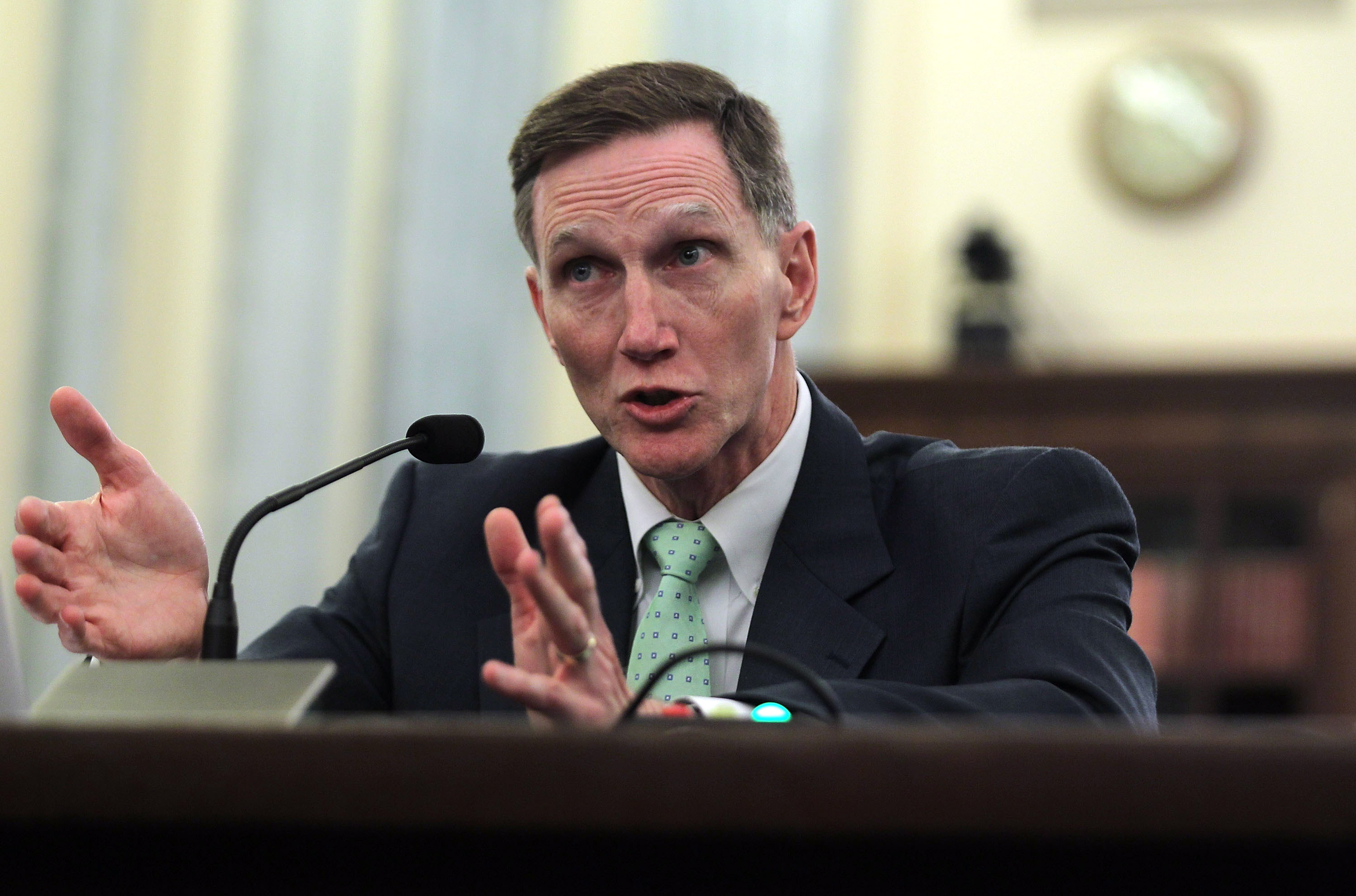 TSA reverses decision allowing knives back on airplanes - The World ...