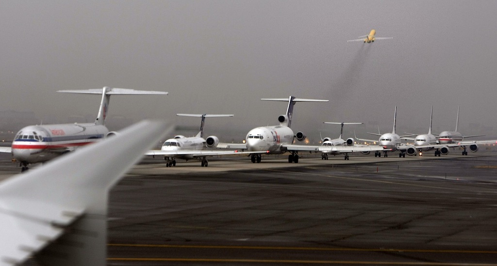 Two passenger planes clip wings on Newark Airport runway - The World ...
