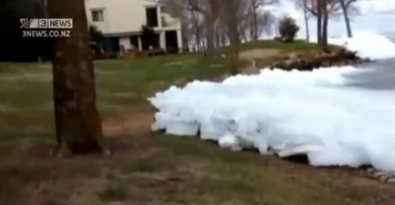 Huge ice tsunami swallows homes on Canadian lake Dauphin (VIDEO) - The ...
