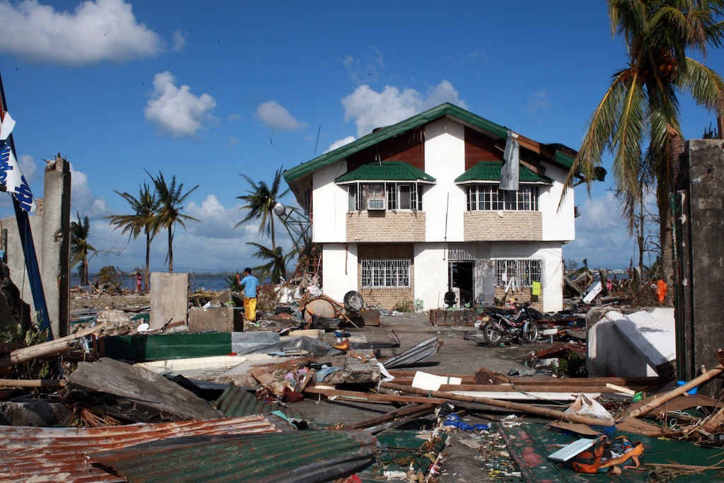 Super Typhoon Haiyan devastates Philippines - The World from PRX