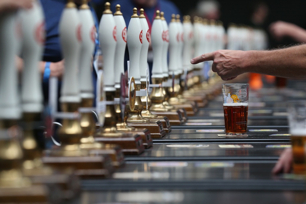 How to get served quicker at a bar, revealed - The World from PRX