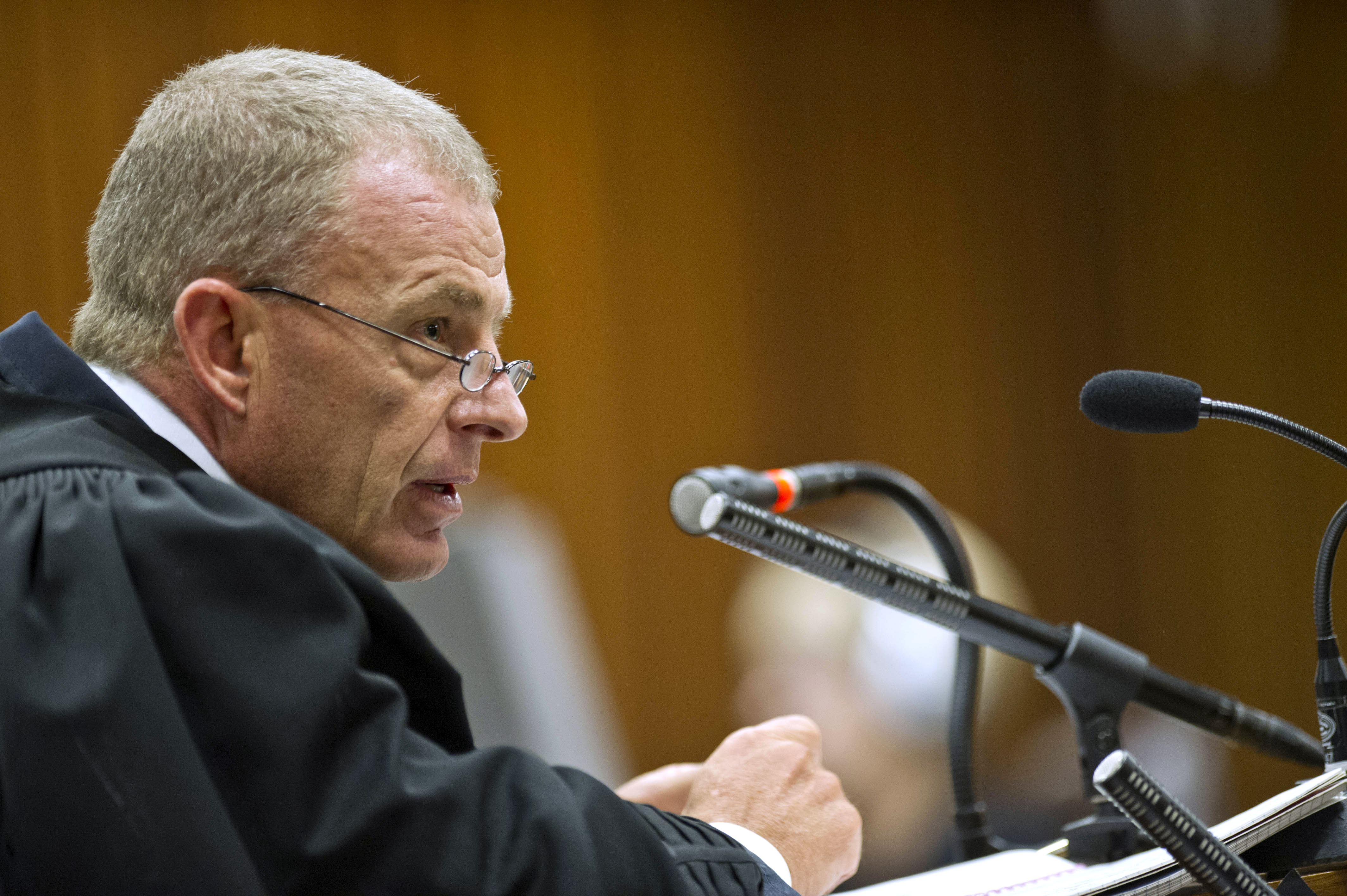 The 7 inconsistencies the Pistorius prosecutor is focusing on (so far ...