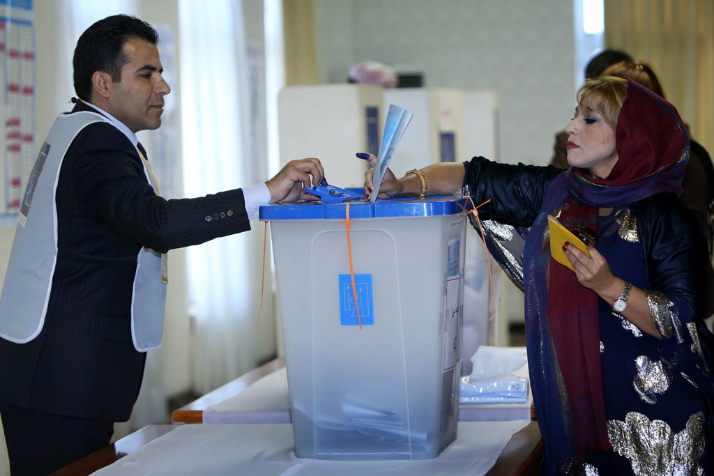 Iraqis vote in their first national election since US troops ...