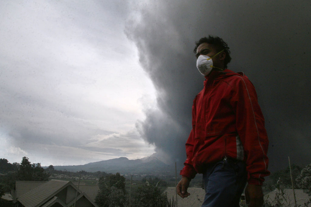 These 9 photos show the widespread destruction caused by Indonesia's ...