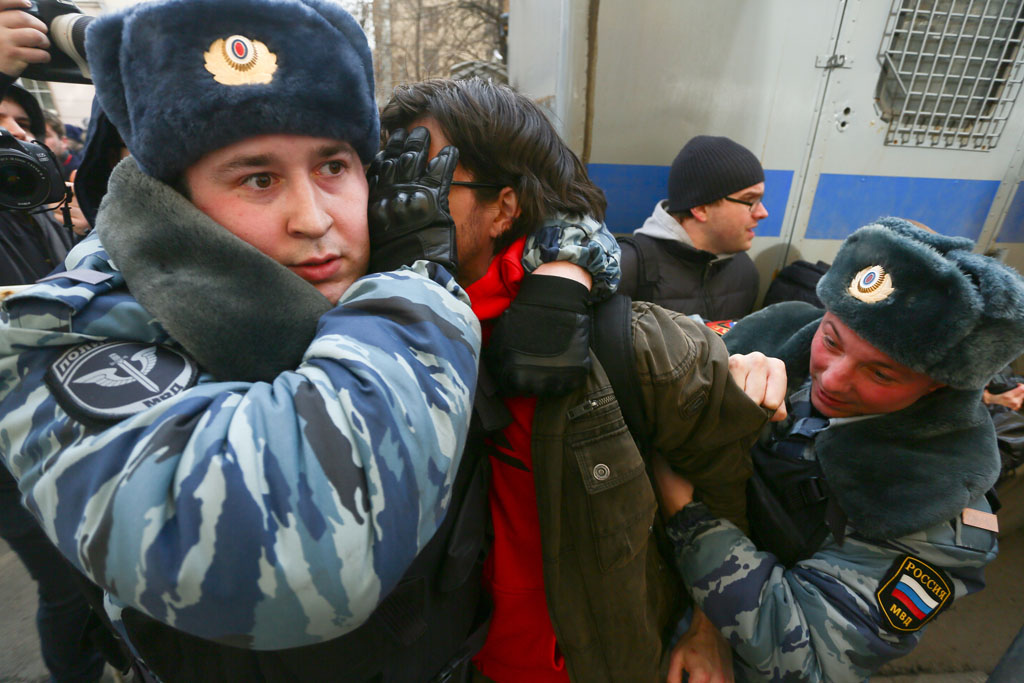 Russia's 'riot' convictions bring about more protests, arrests - The ...
