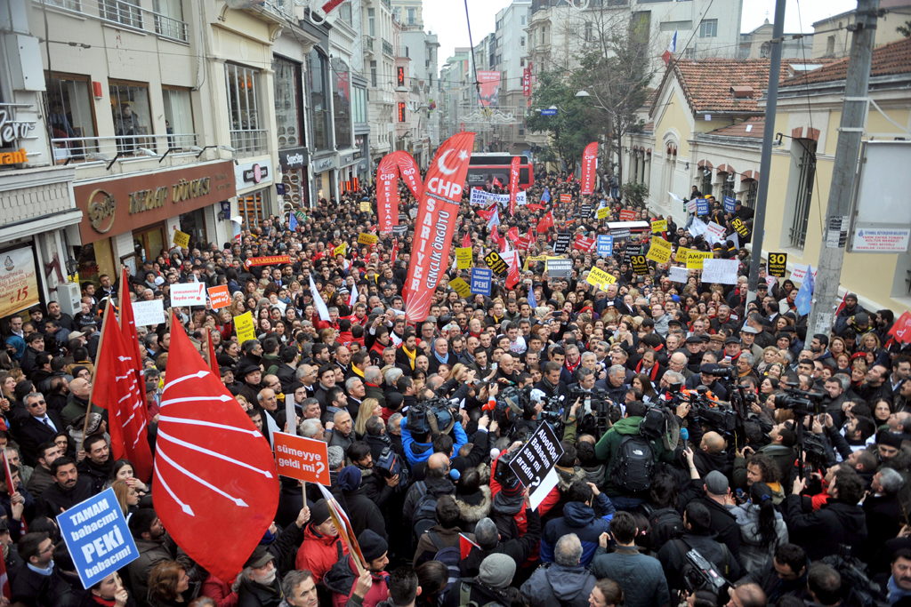 Turkish protesters took this epic selfie... in the back of a police van ...