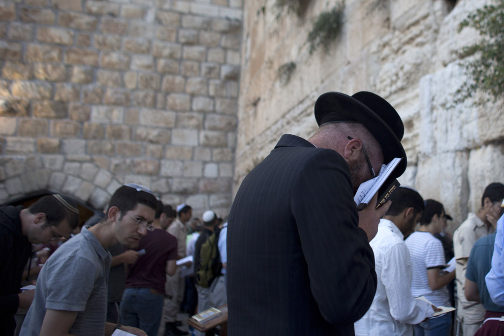 Days after 3 Israeli teens disappeared, a family struggles to cope ...