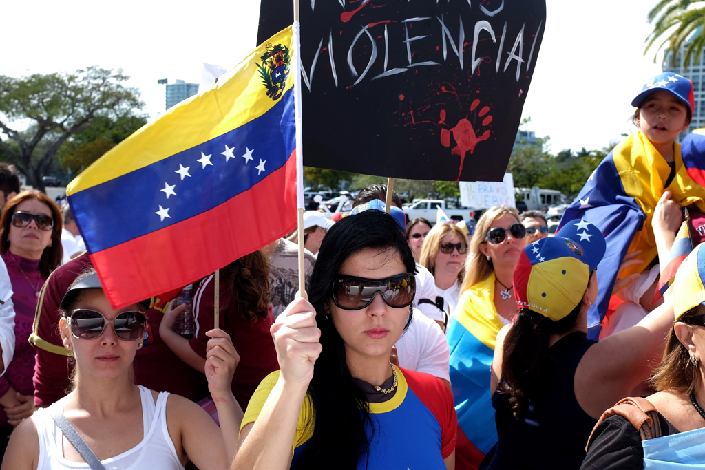 Fresh Venezuela protests erupt in Caracas streets after violent clashes ...
