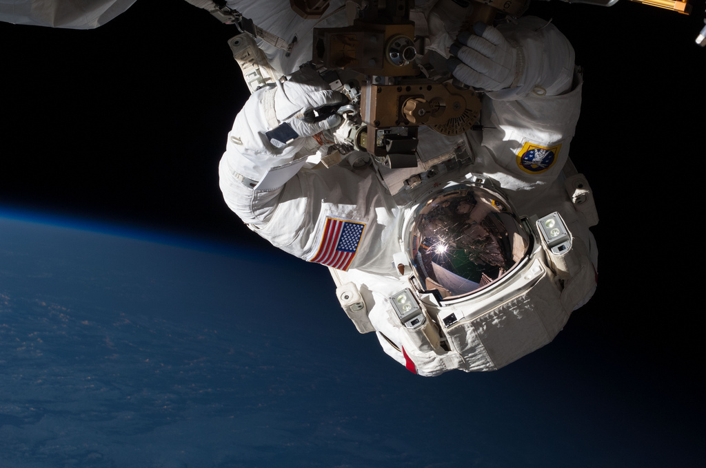 These real-life 'Gravity' photos released by NASA are OUT OF THIS WORLD ...