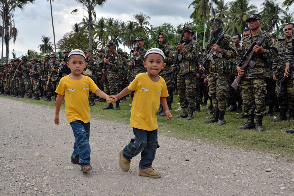 Philippines signs historic peace pact with Muslim rebel group to end decades of conflict - The ...