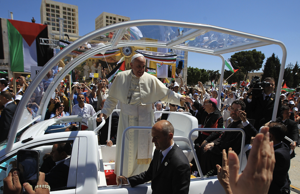 Pope backs Palestinian statehood, invites Abbas and Peres to Vatican ...