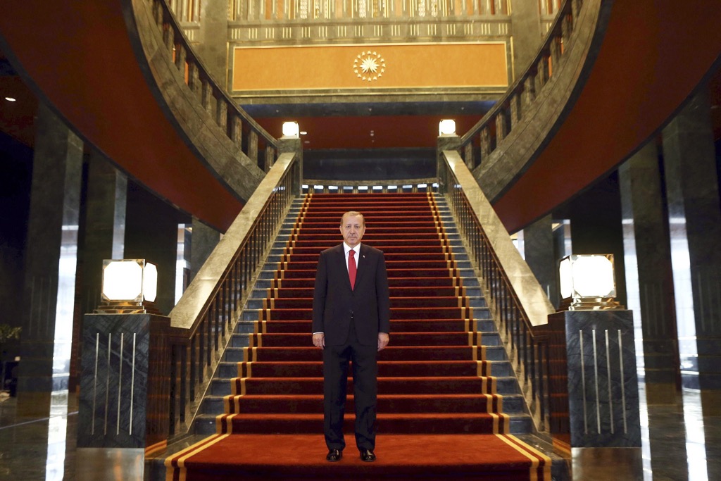 Turkey's Erdogan just moved into the world's most expensive palace ...