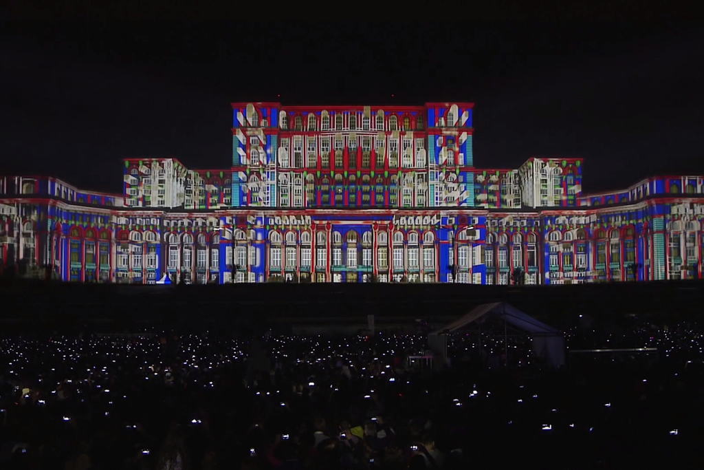 This mind-blowing light show proves Bucharest is the capital city of ...
