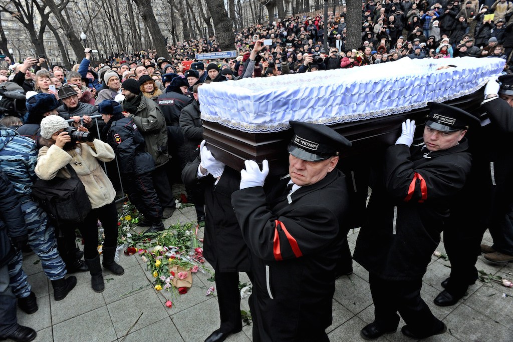 Thousands of Russians mourn slain opposition leader Nemtsov at funeral ...