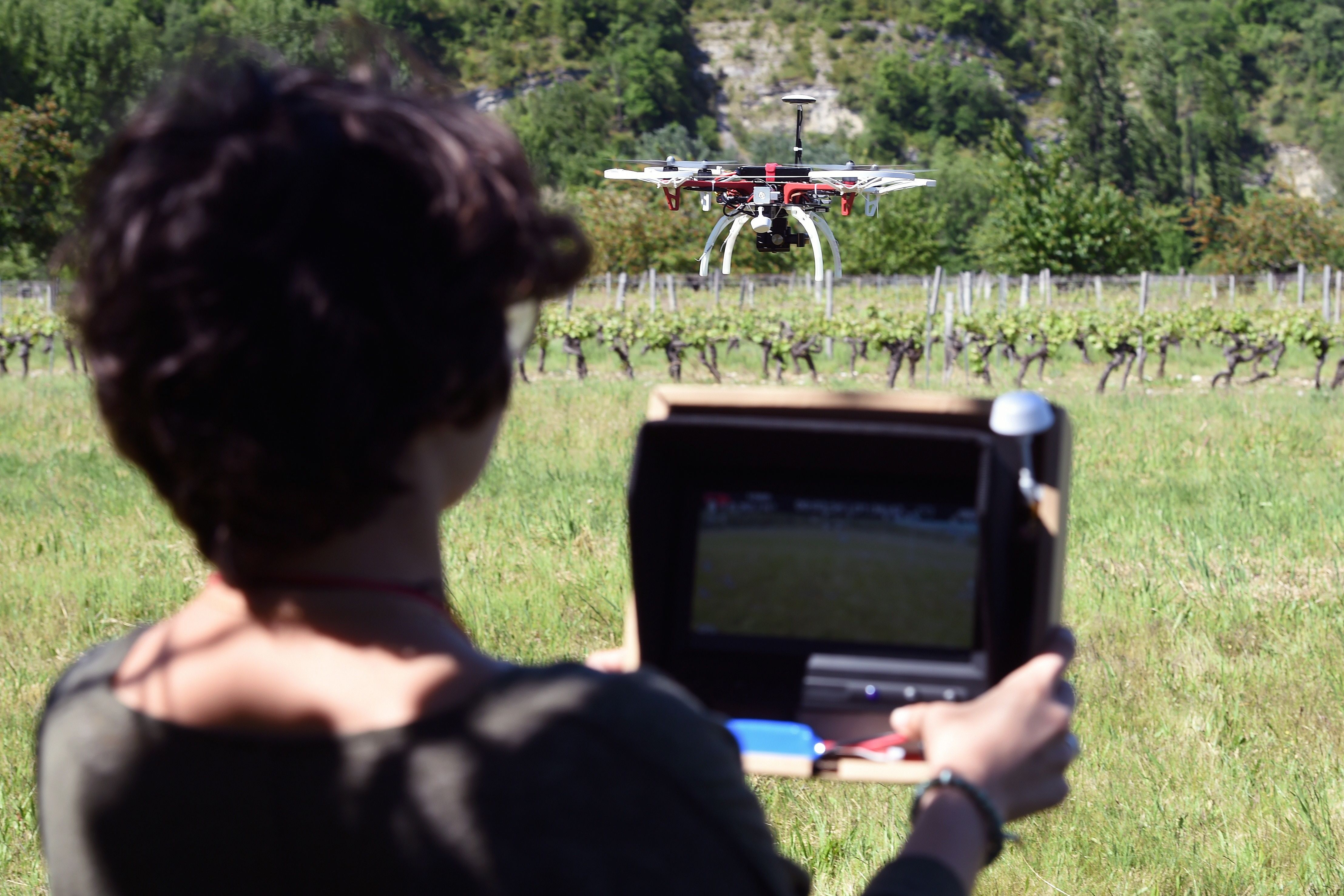 These high school students in France are learning to fly drones - The ...