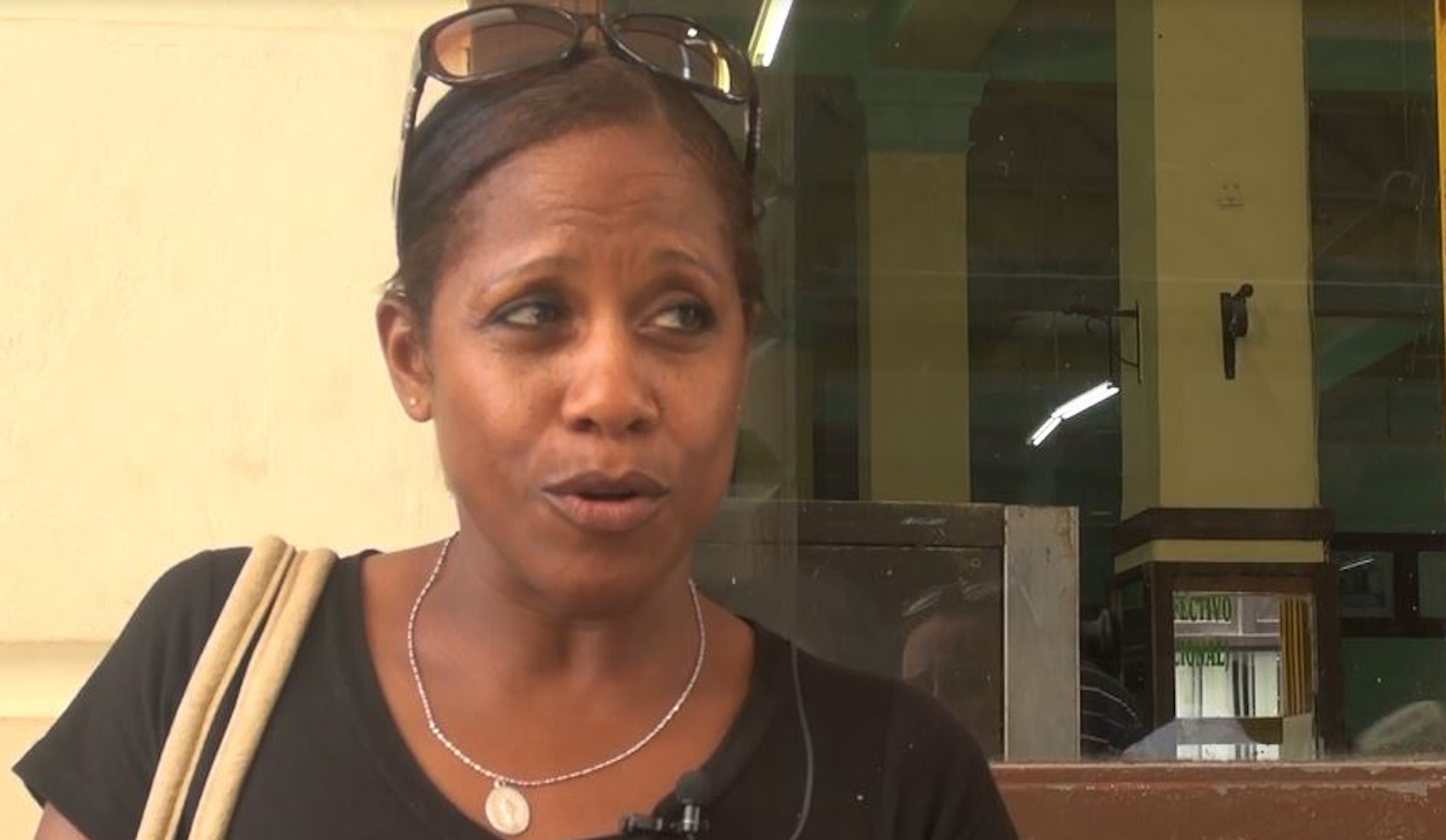 Cubans take heat for using the US Interests Section's free internet ...