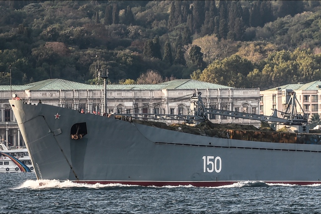 Russian warships fire cruise missiles as Moscow backs Syrian army ...