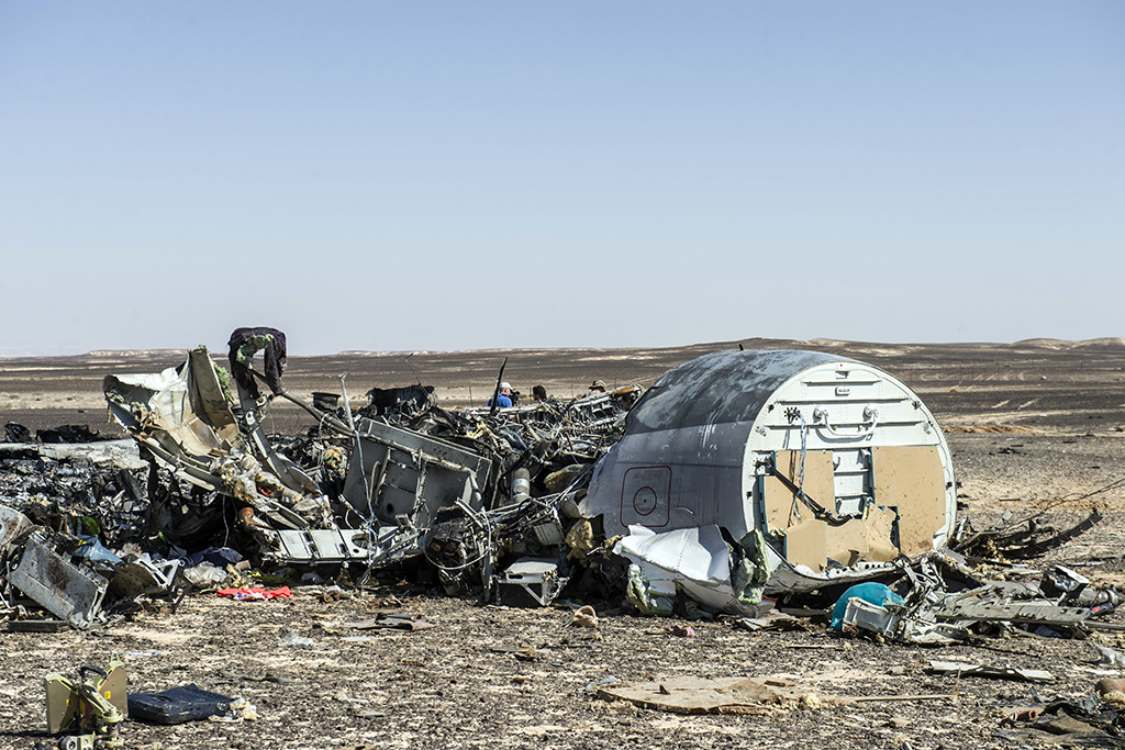 How does a jet break apart in the air? - The World from PRX