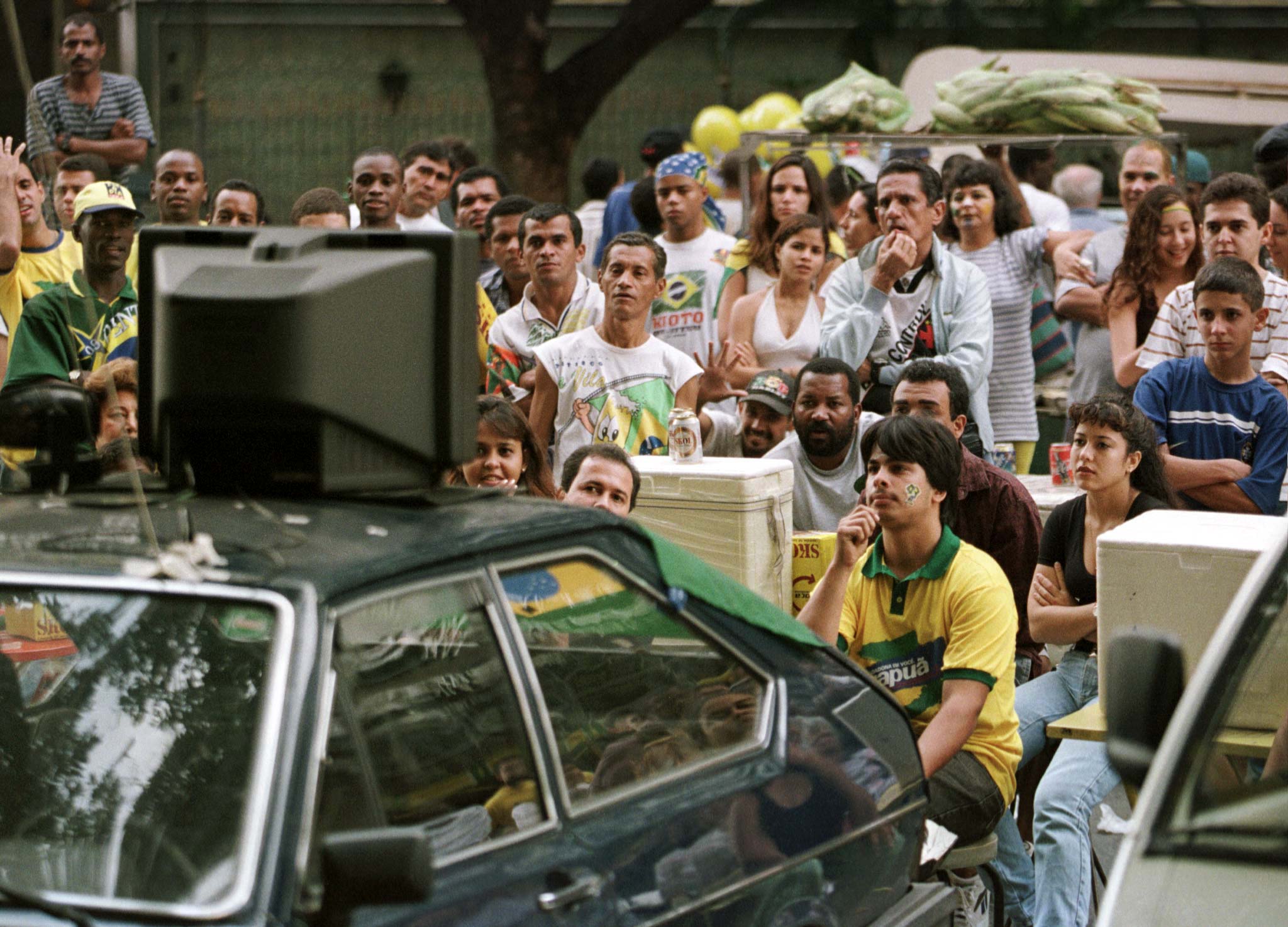 About one in three Latin Americans is enjoying pirated cable - The ...