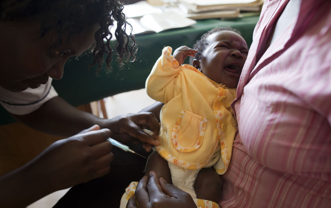 Interactive map charts global outbreak of disease - The World from PRX