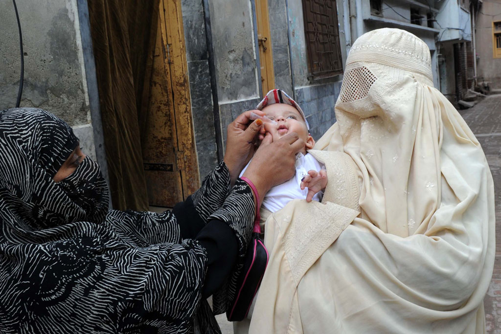 Female polio worker killed in Pakistan, halting vaccination work - The ...