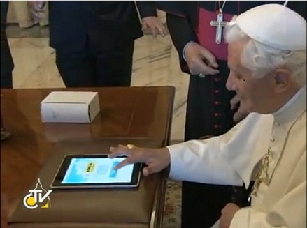 First papal tweet, short and sweet, attracts 20,000 followers (VIDEO ...