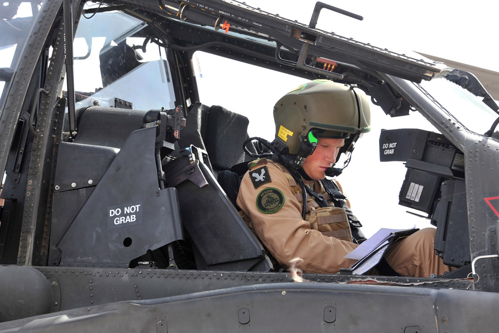 Prince Harry trained to be Apache helicopter pilot (VIDEO) - The World ...