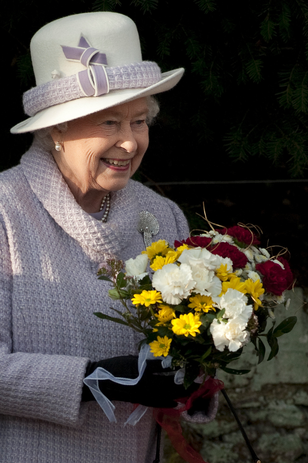Snubbing Queen Elizabeth II - The World from PRX