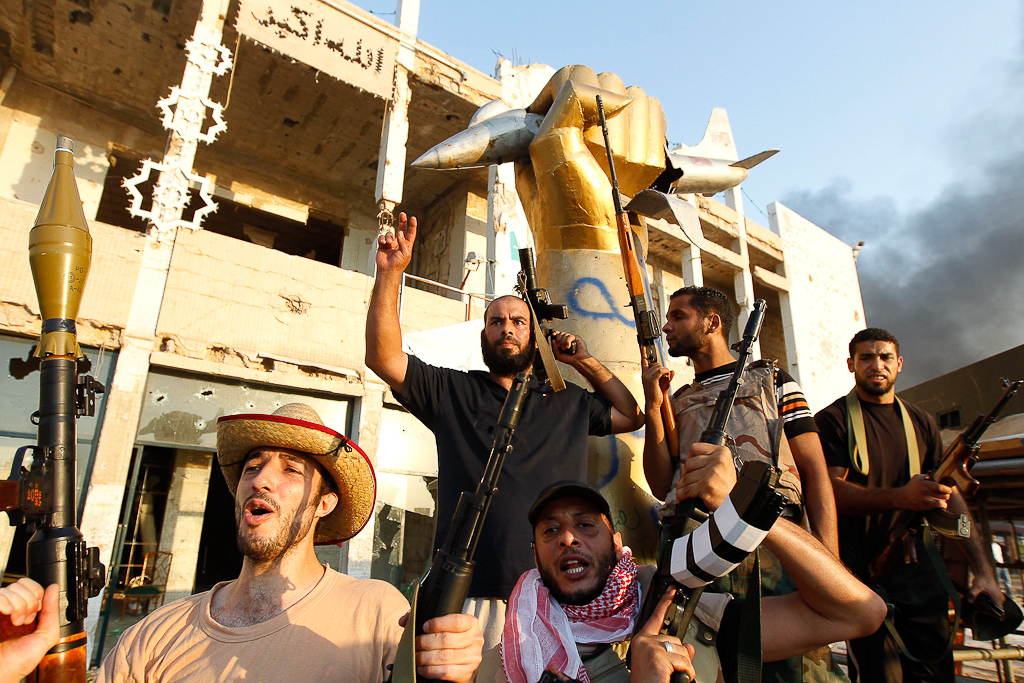Photos: Libyan rebels storm Gaddafi compound, fighting not over - The ...