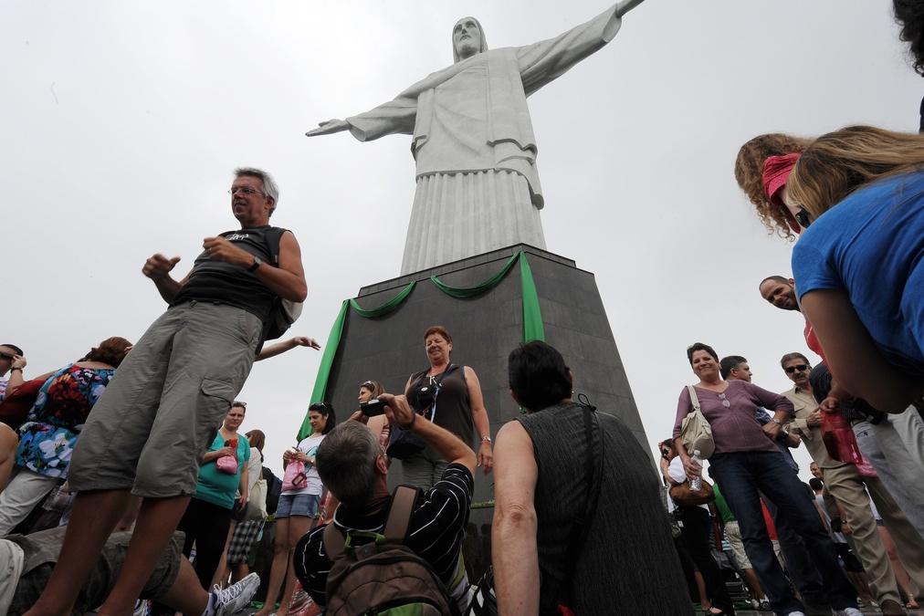 1,500 residents in Rio de Janeiro participate in shantytown peace race ...
