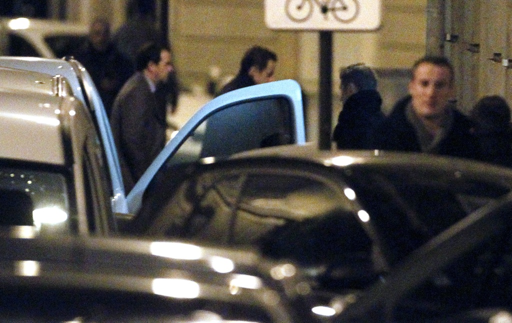 VIDEO: Sarkozy visits Bruni and daughter in Paris clinic - The World ...