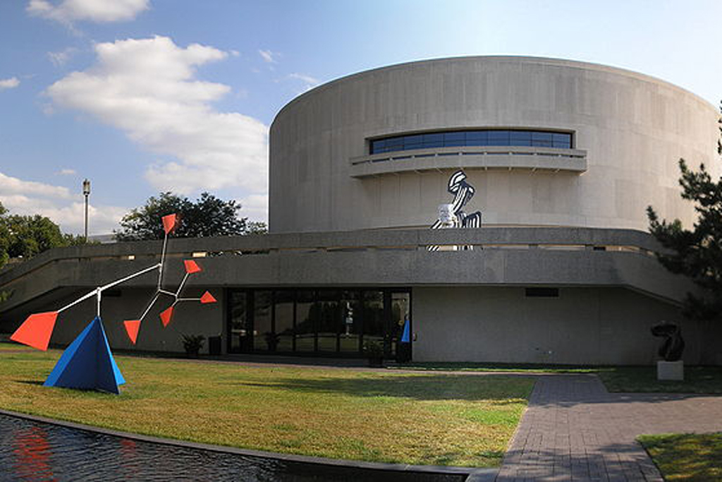 Smithsonian security guard commits suicide at art museum - The World ...