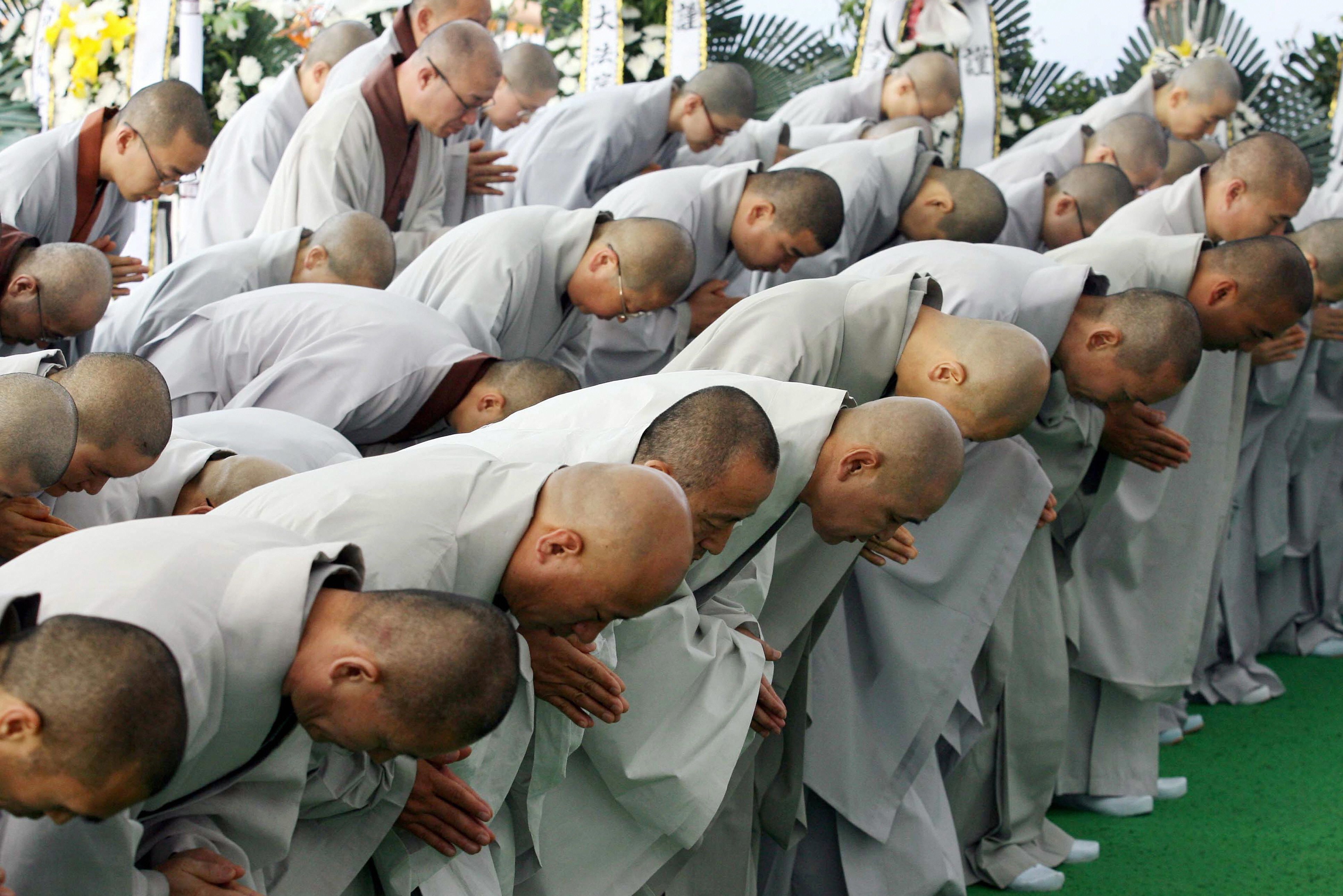 South Korea monks quit after being filmed boozing, smoking and gambling ...