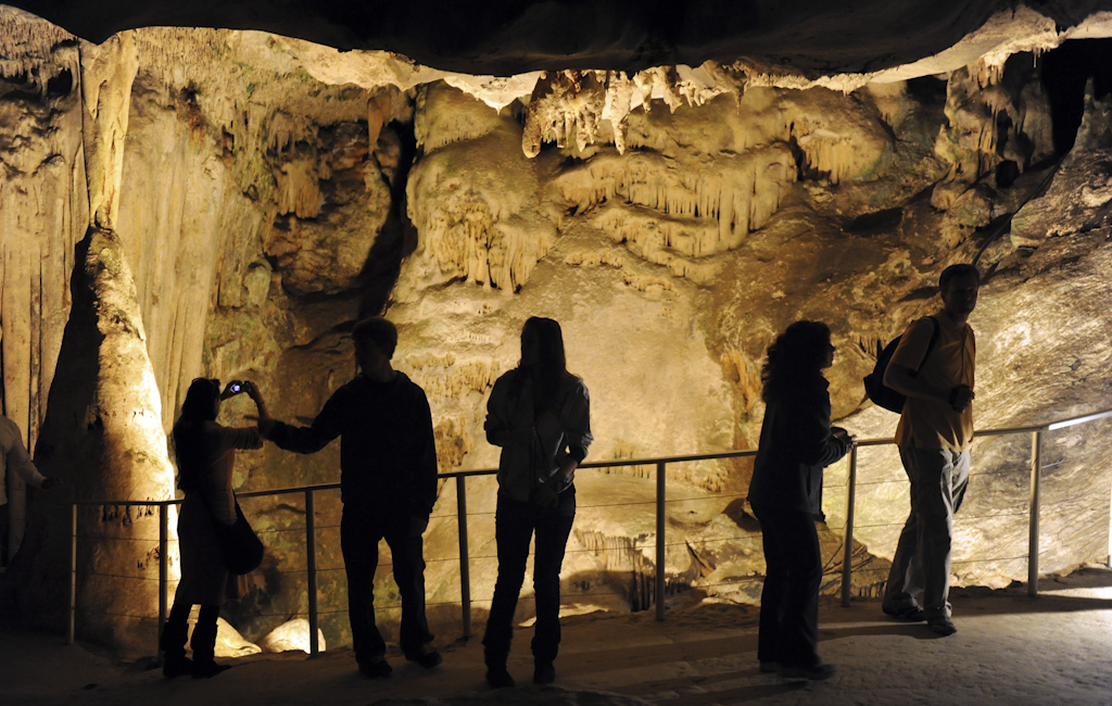 Oldest "art studio" discovered in South Africa's Blombos Cave - The ...