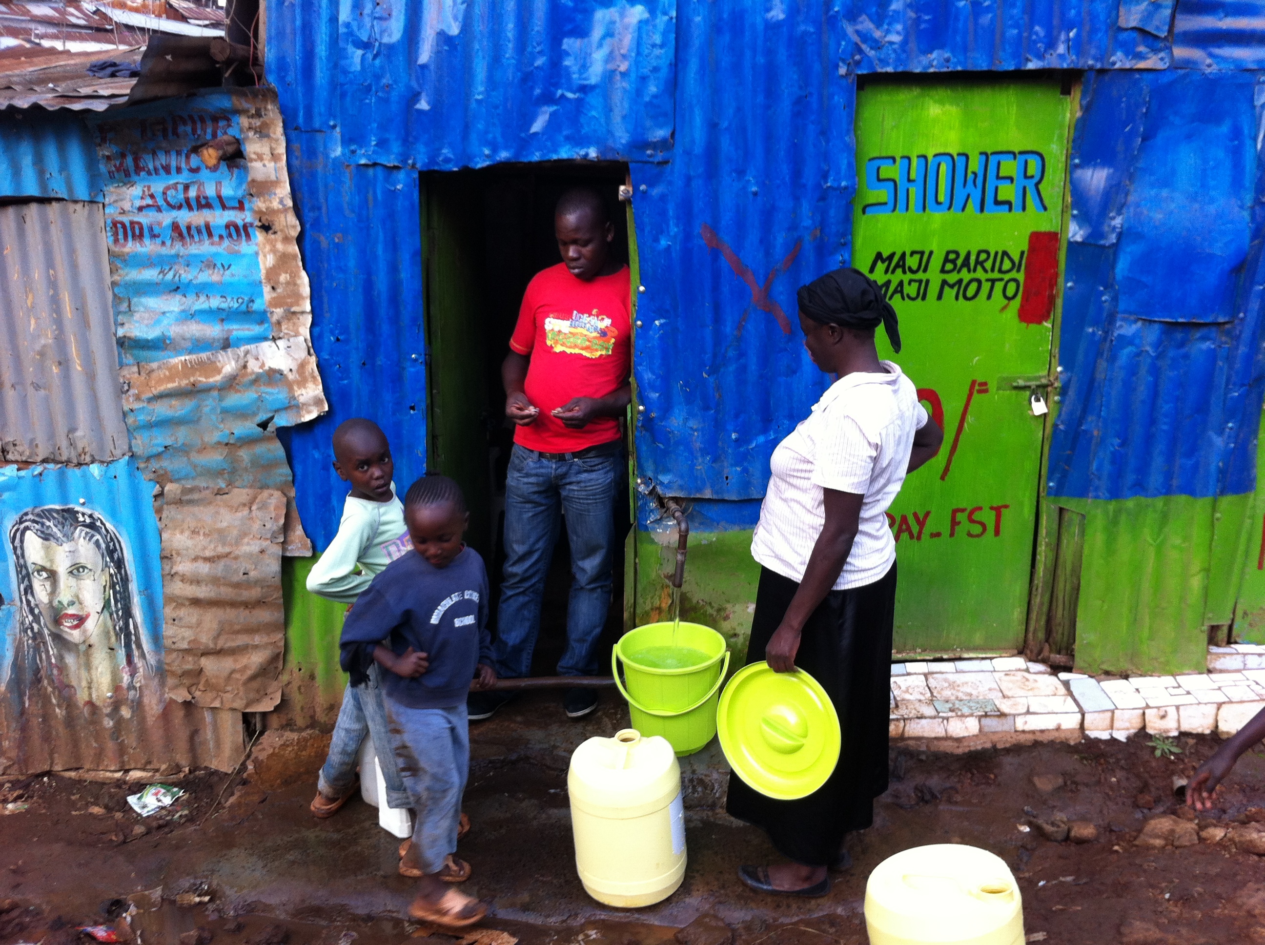 Women unite in the slums of Nairobi to provide clean water - The World ...